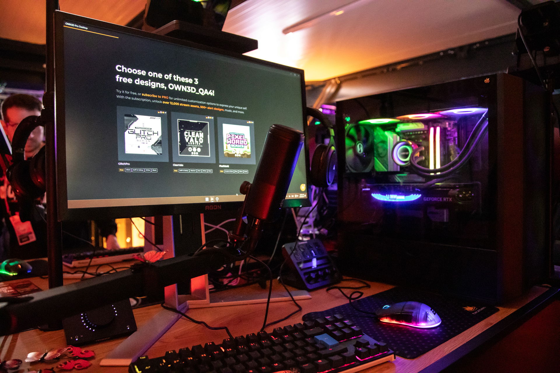 The Best TwitchCon Pics: Streamer Party Recap and OWN3D Booth Highlights